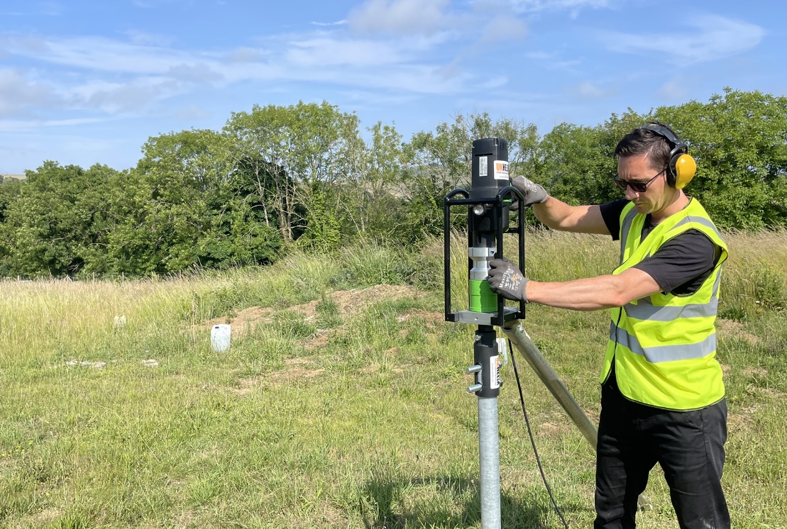 Handheld Installation - UK Helix